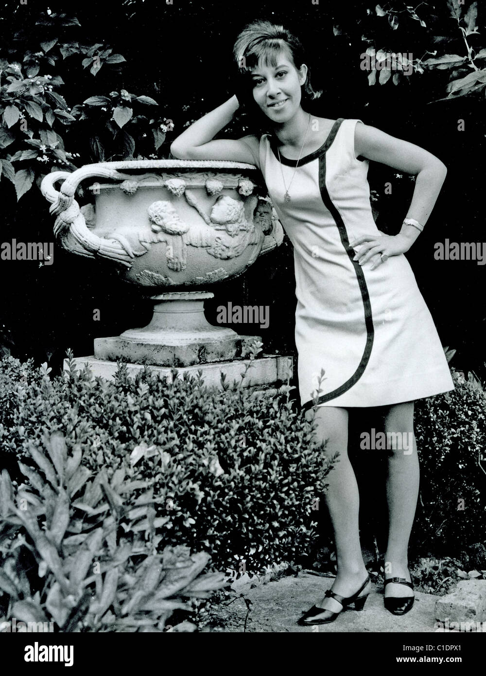 HELEN SHAPIRO UK pop singer at her home at 50 Neeld Crescent, Hendon ...