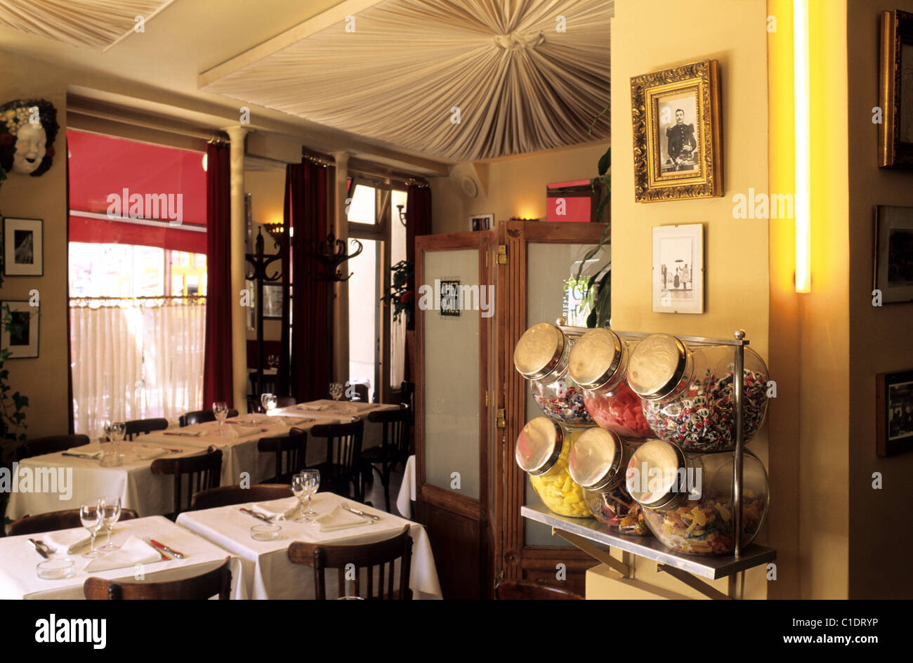 Paris chez paul restaurant hi-res stock photography and images - Alamy