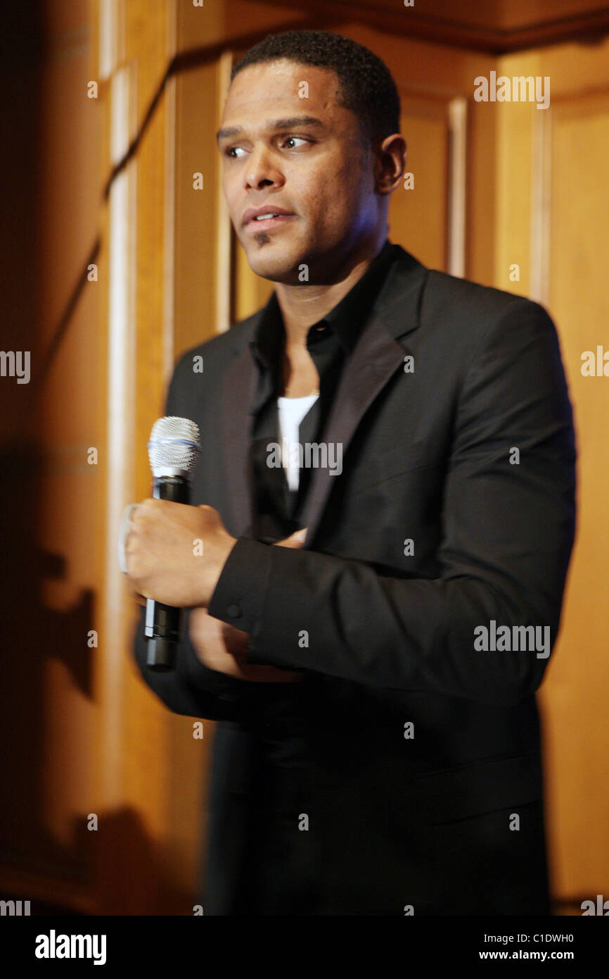 Maxwell singer hi-res stock photography and images - Alamy