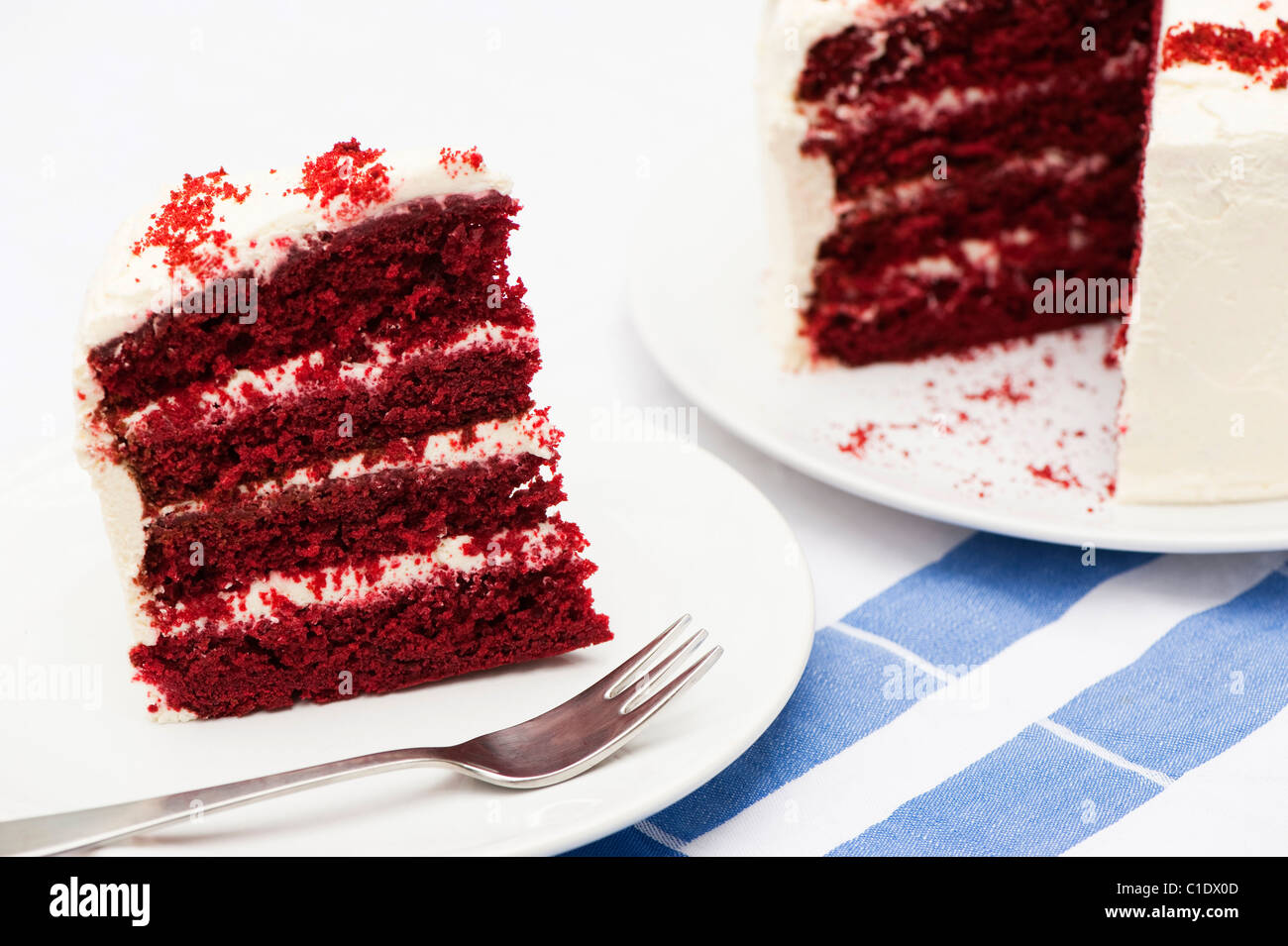 Bright red layers cake hi-res stock photography and images - Alamy