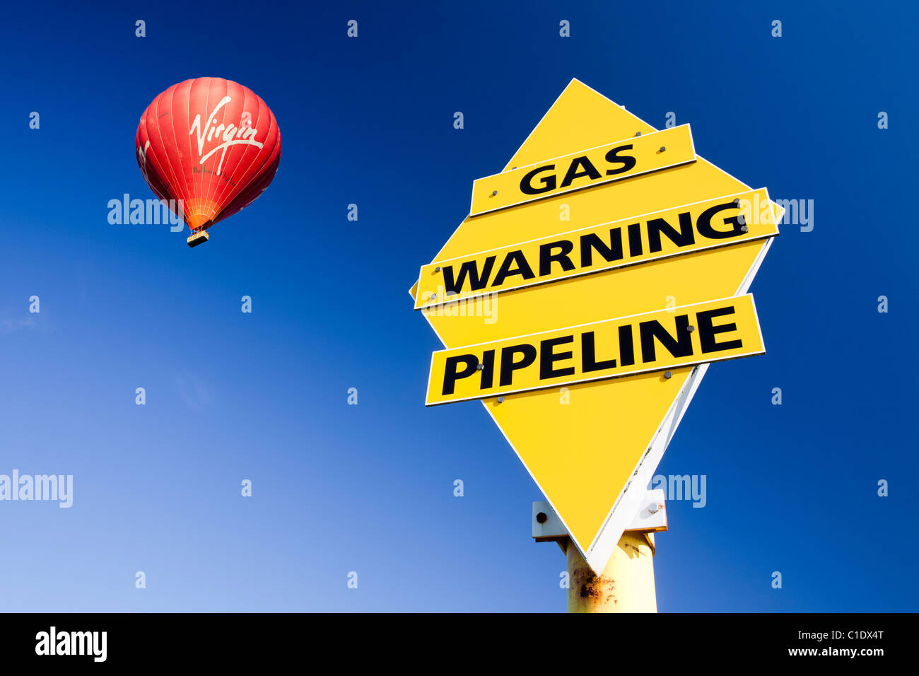 Gas pipeline warning sign hi-res stock photography and images - Alamy
