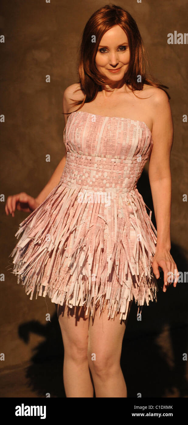 DRESSED TO BILL! Model-turned-singer Britt Savage has a novel way of ...