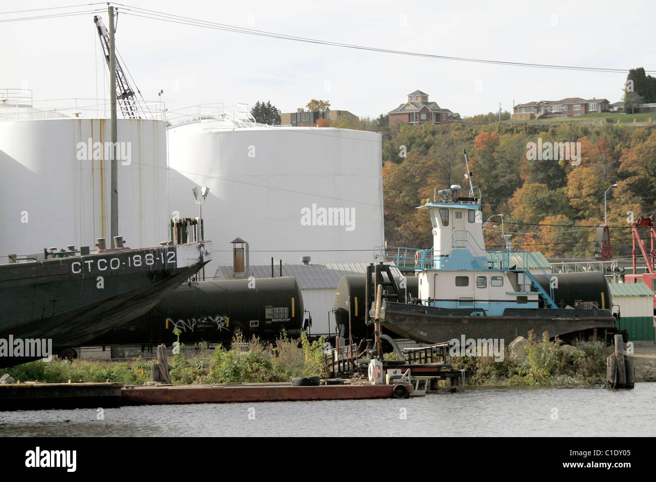 Mississippi river fuel tanks hi-res stock photography and images - Alamy