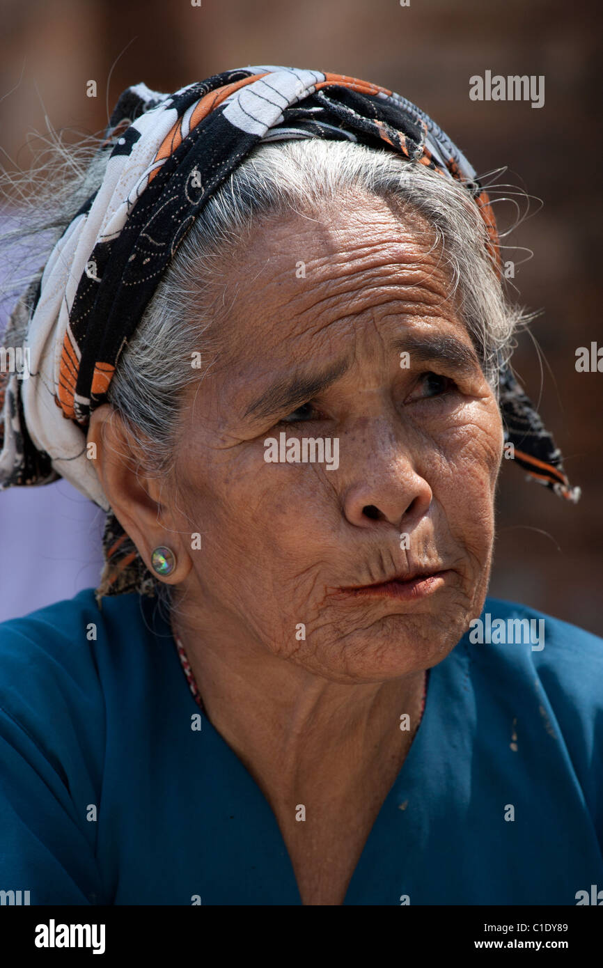 Old vietnamese woman hi-res stock photography and images - Alamy