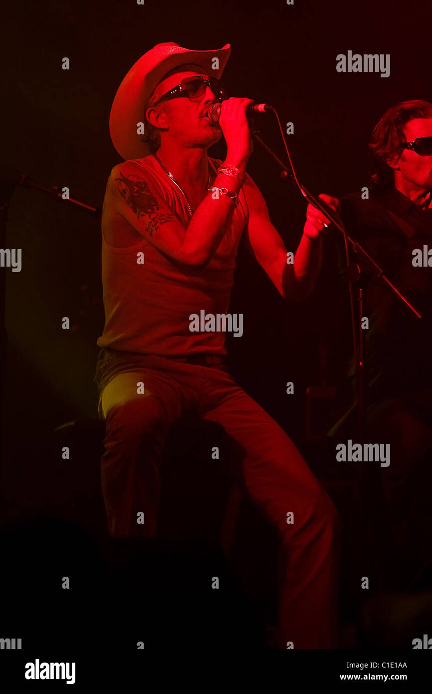 Larry Love of Alabama 3 performing in concert at The Electric Ballroom ...