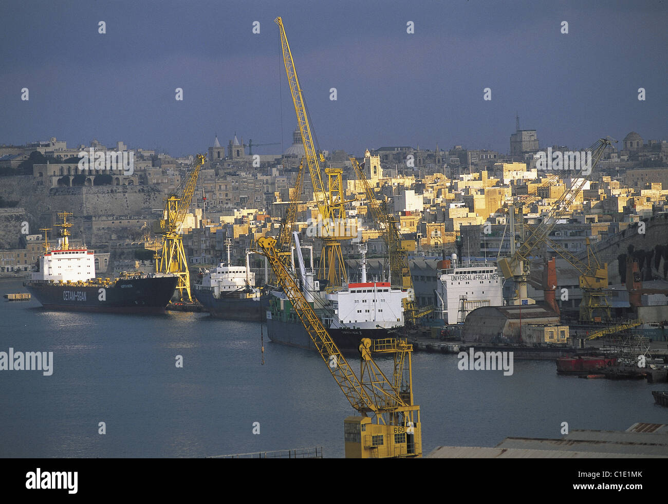 Malta, Eastern Region, Valletta harbour, the docks Stock Photo - Alamy