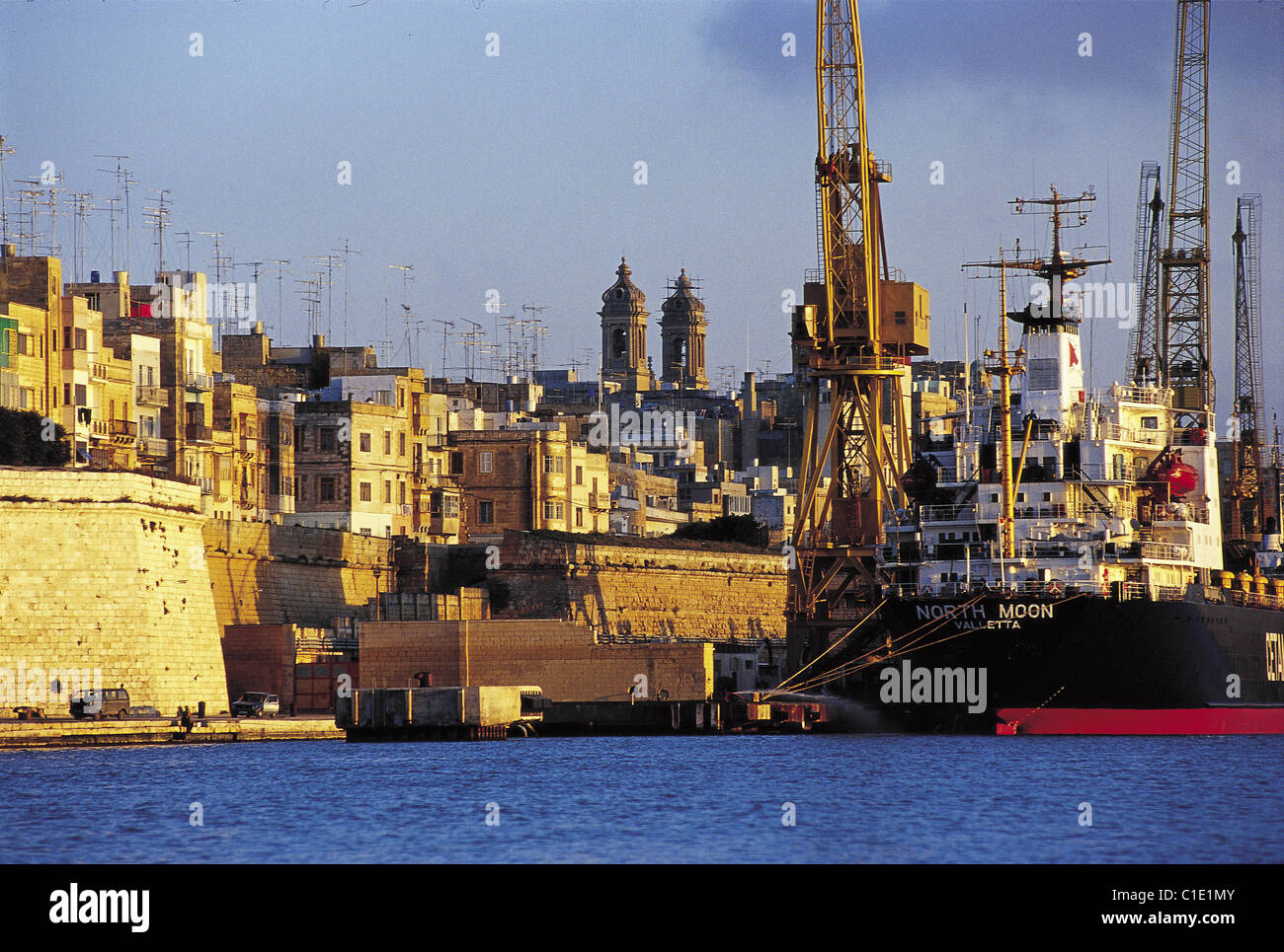 Malta, Eastern Region, the big harbour (Valetta's harbour), the docks ...