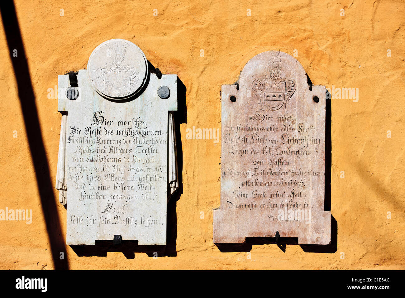 Tomb slab hi-res stock photography and images - Alamy
