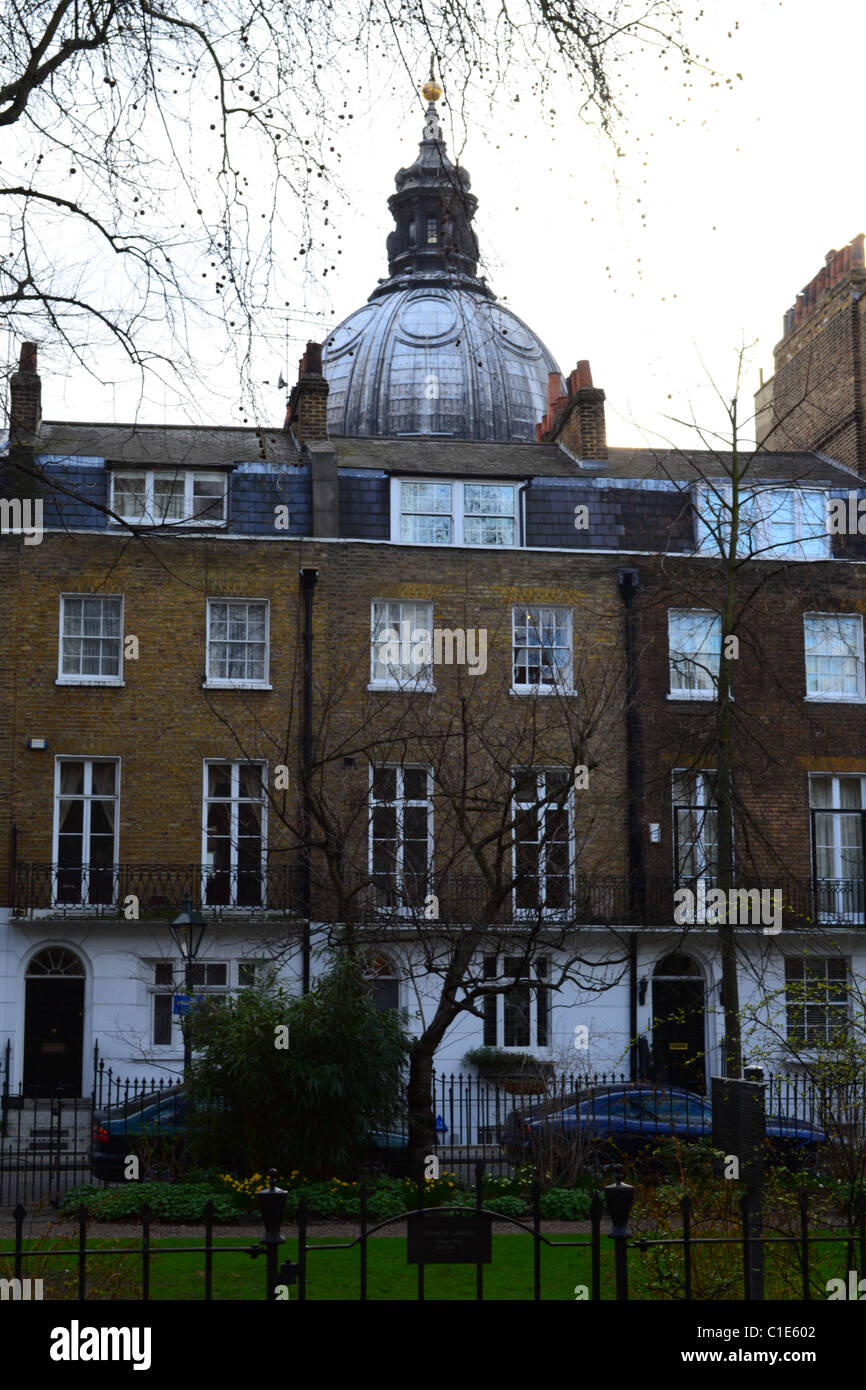 Beautiful houses on brompton square hi-res stock photography and images ...
