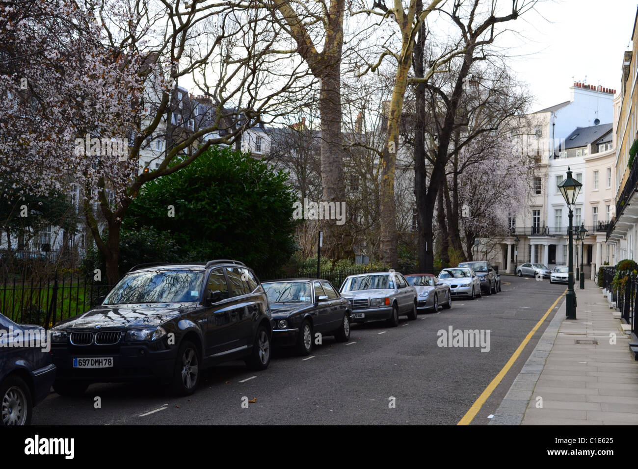 Beautiful houses on brompton square hi-res stock photography and images ...