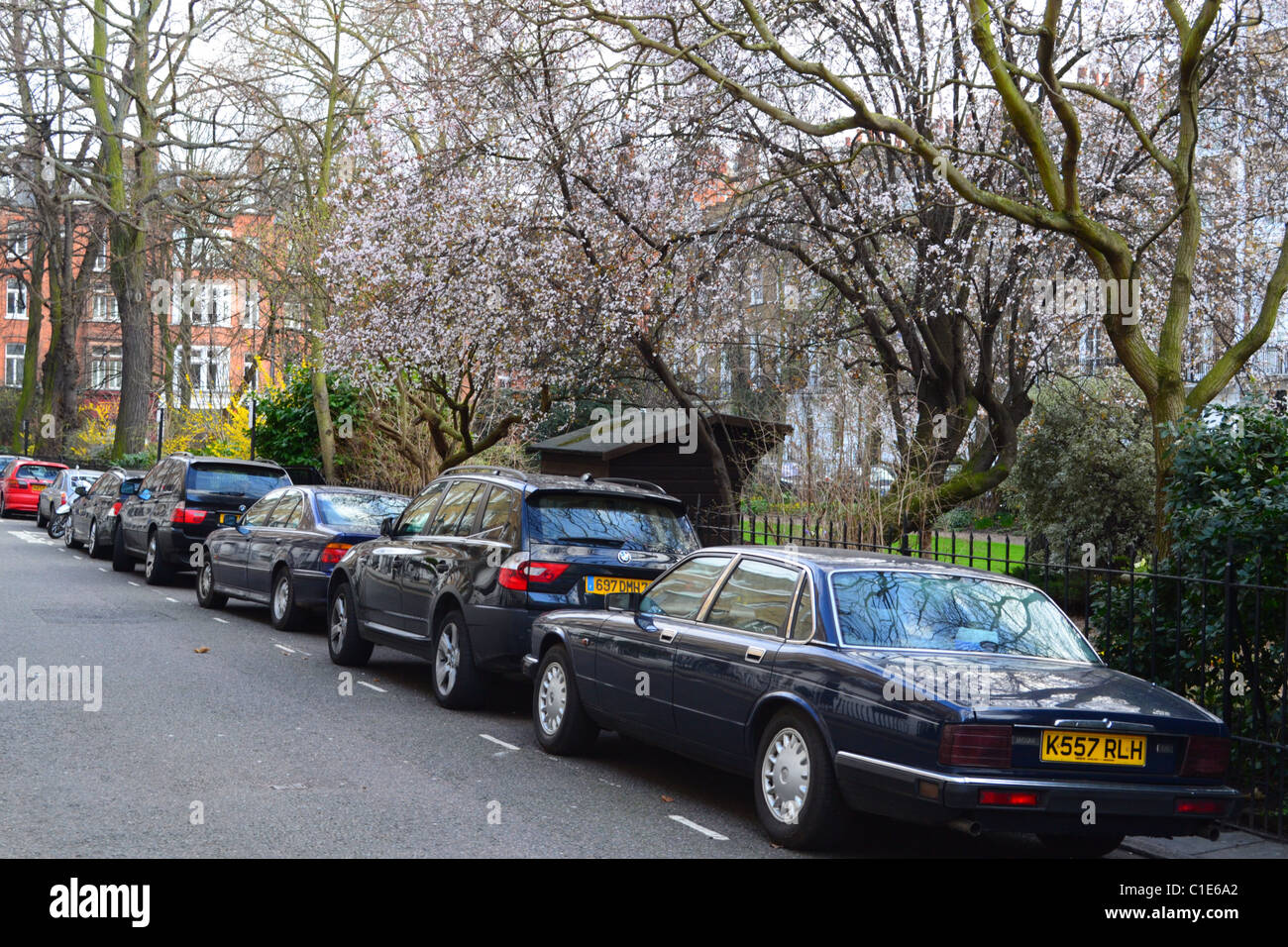 Cars square hi-res stock photography and images - Alamy