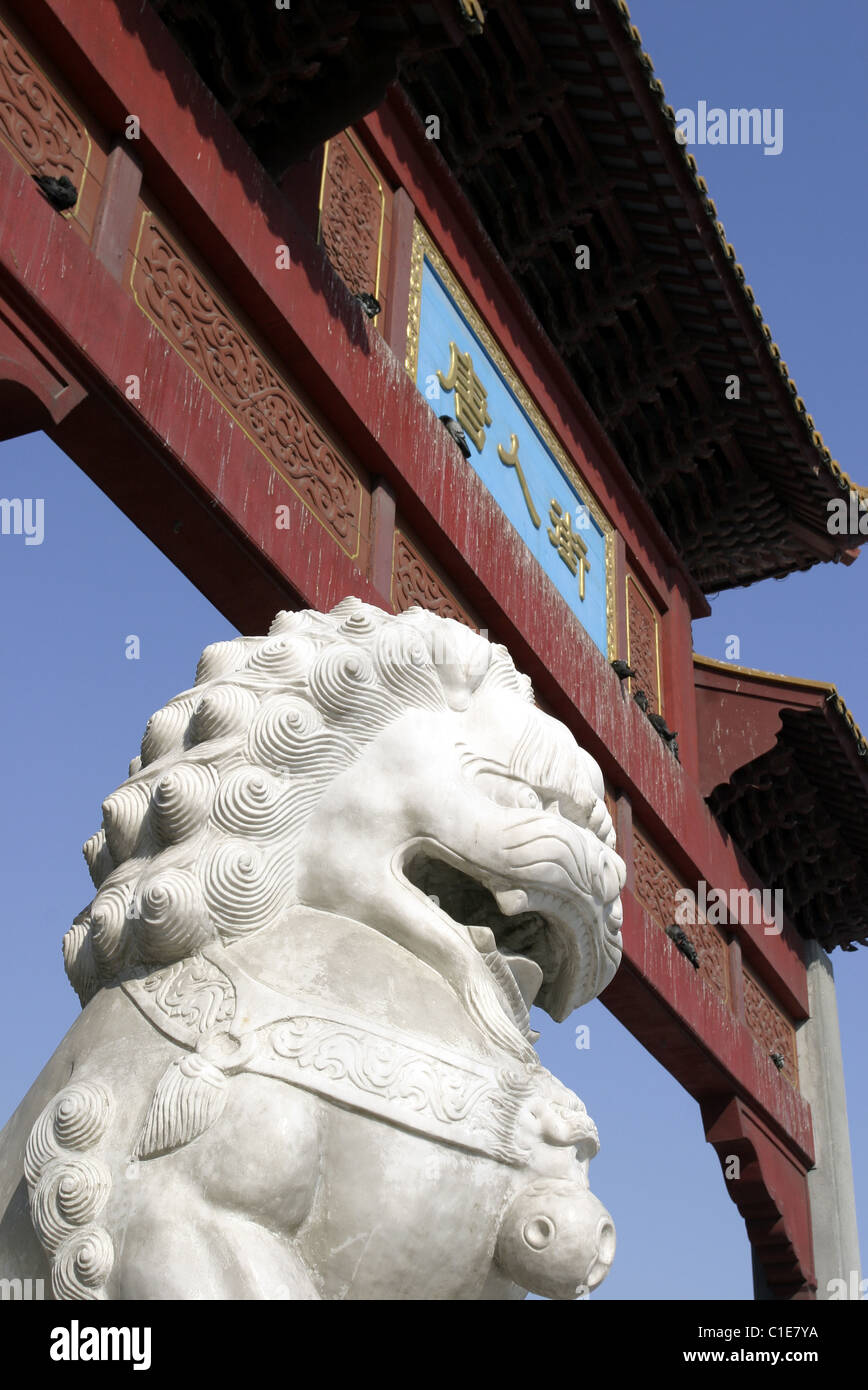 Canada quebec montreal chinatown gate hi-res stock photography and ...