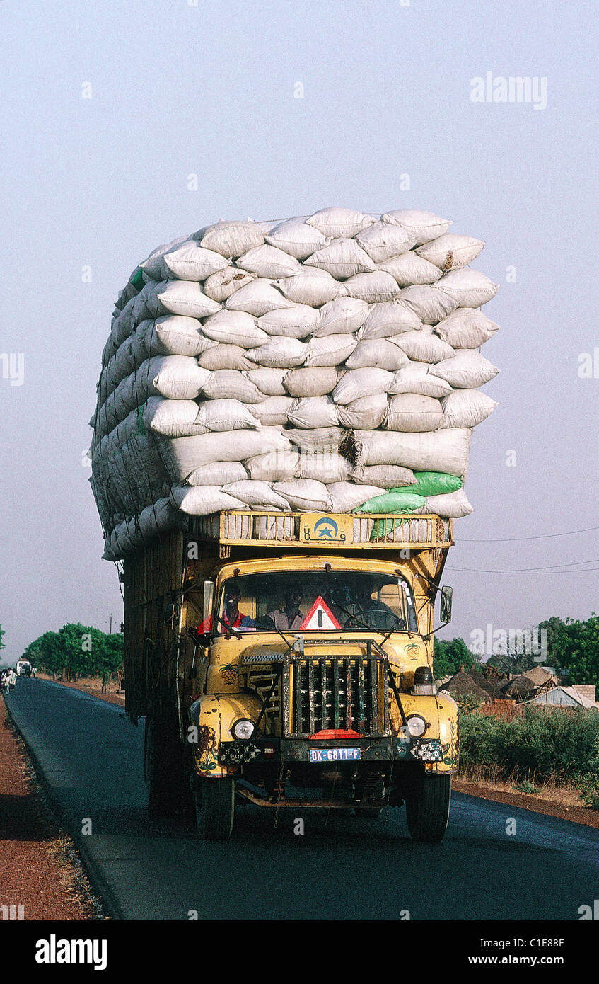 Peanuts senegal hi-res stock photography and images - Alamy
