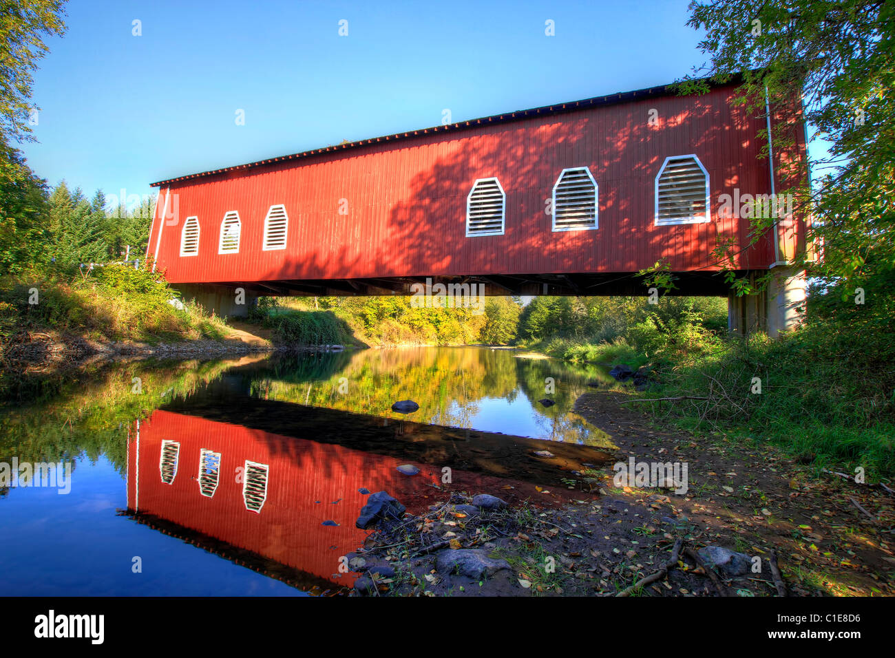 Red bridge architecture hi-res stock photography and images - Alamy