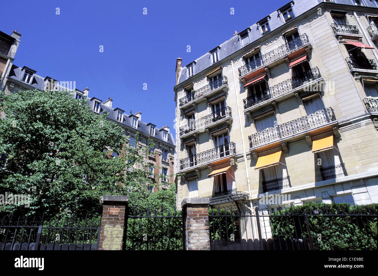 France, Val de Marne, St Mande, Chaussee de l’Etang street Stock Photo ...