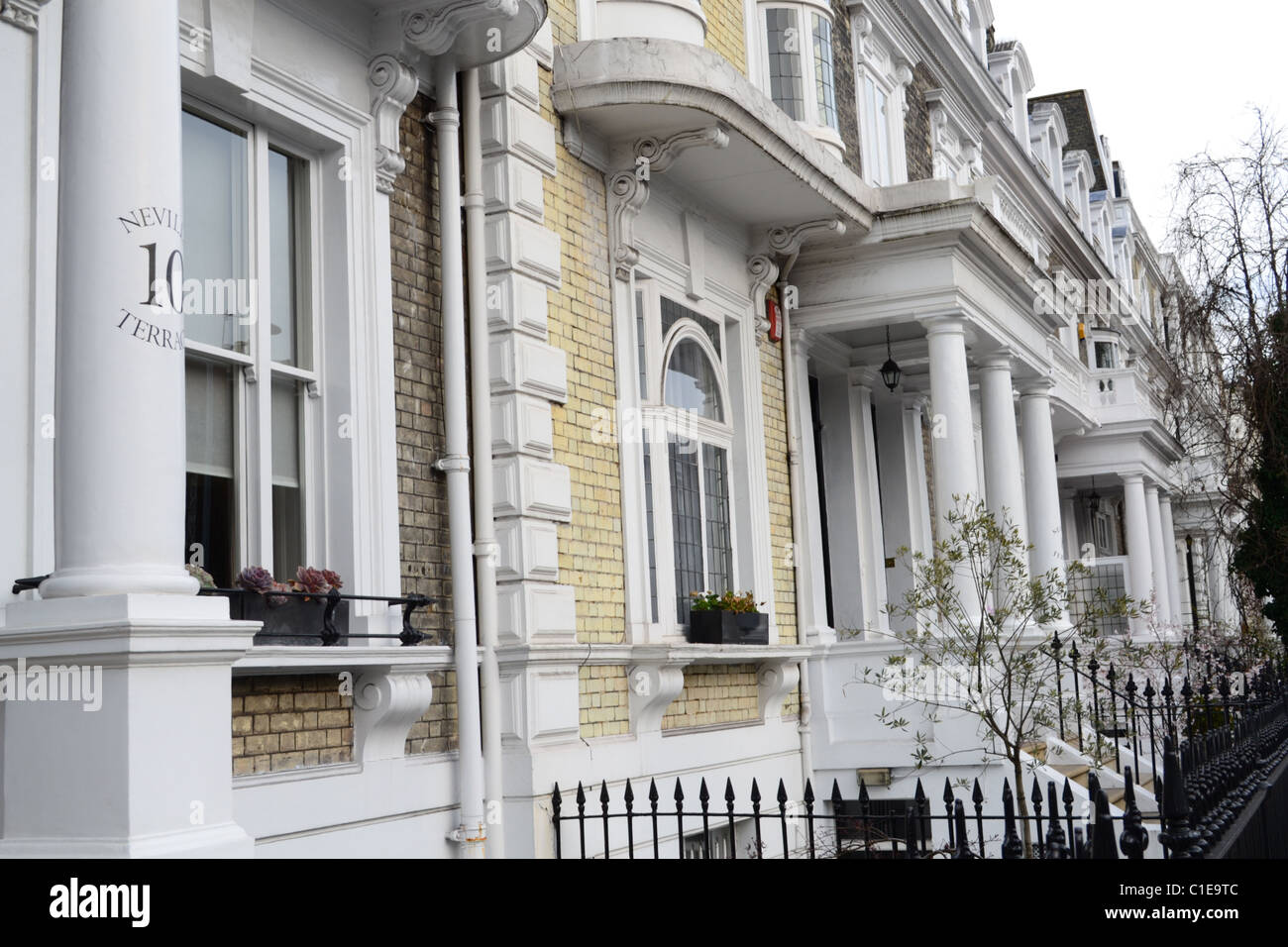 Kensington and chelsea houses hi-res stock photography and images - Alamy