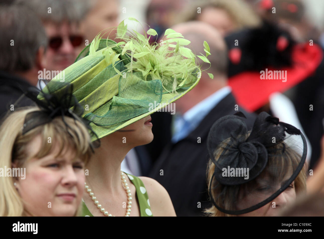 Women in fancy hats horse hi-res stock photography and images - Alamy