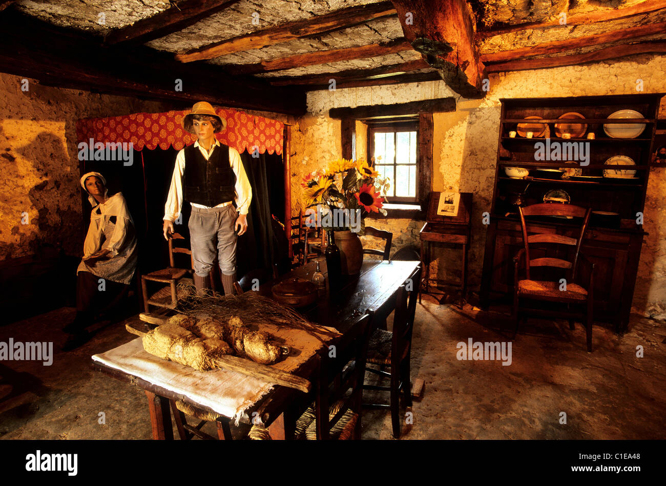 Acadian costume hi-res stock photography and images - Alamy