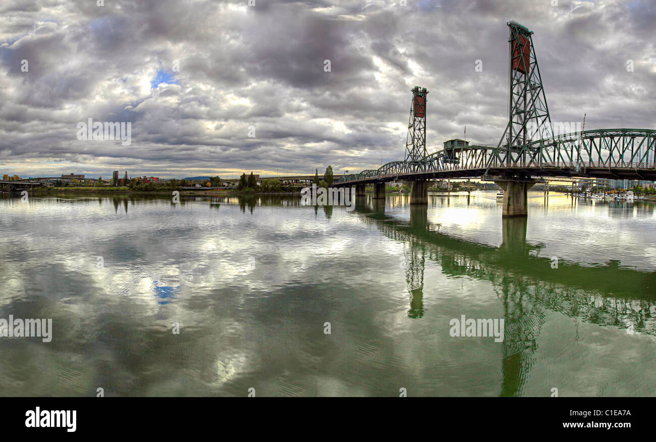 Hawthorne Bridge Over Willamette River Portland Oregon Stock Photo - Alamy