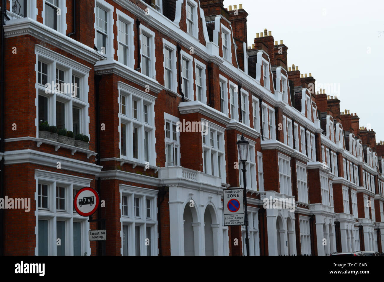 Gorgeous traditional red brick houses in Kensington & Chelsea, London ...