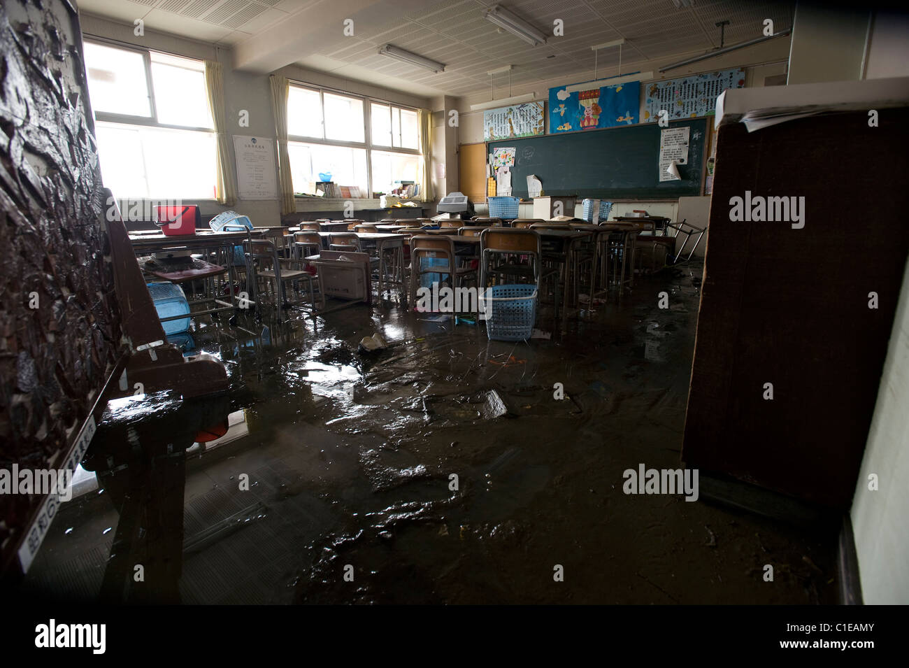 Earthquake school hi-res stock photography and images - Alamy