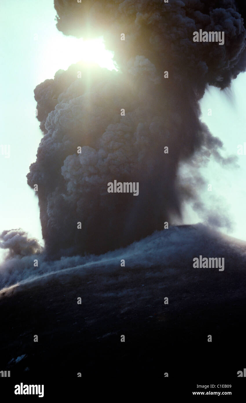 Krakatoa eruption hi-res stock photography and images - Alamy