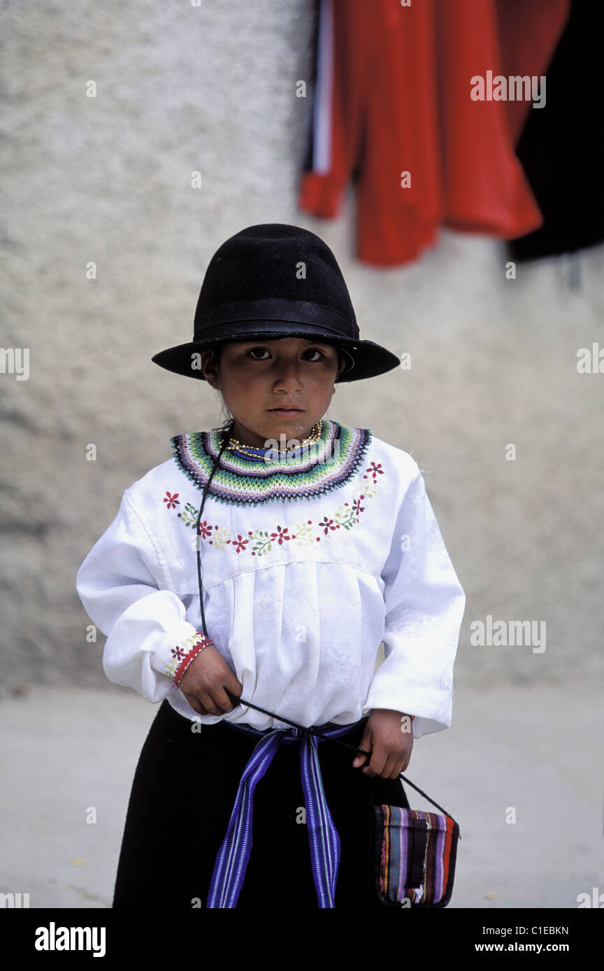 Ecuador, center of the Andes, south of Cuenca, sunday market in ...