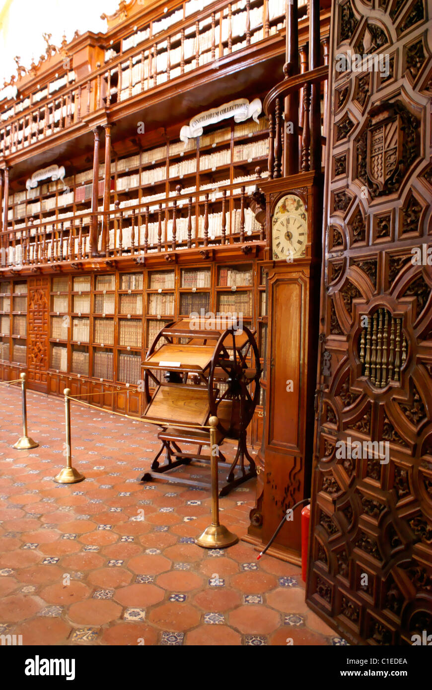 Multiple book reader or lectern and shelving, Biblioteca Palafoxiana ...
