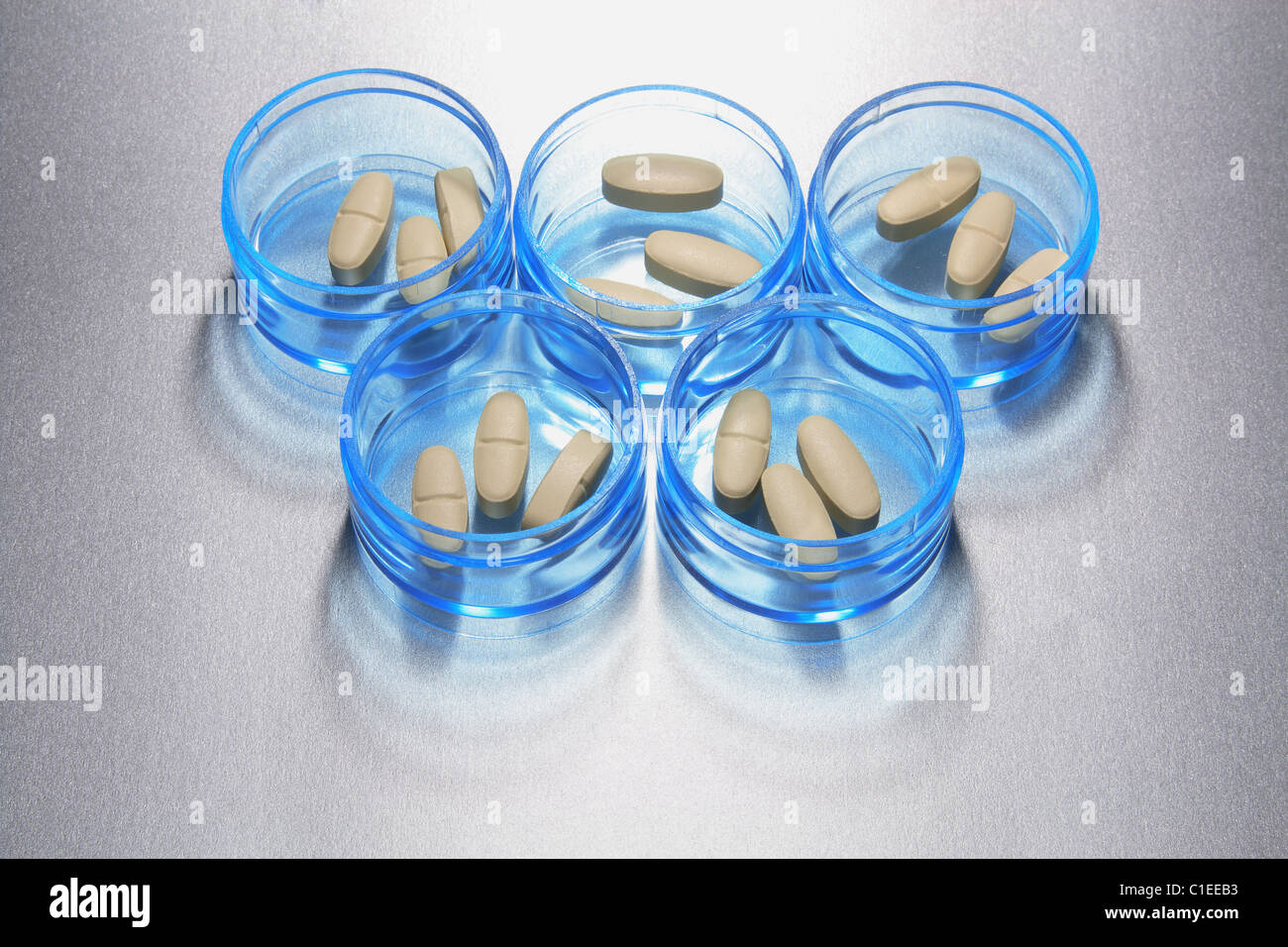 Pill boxes hi-res stock photography and images - Alamy