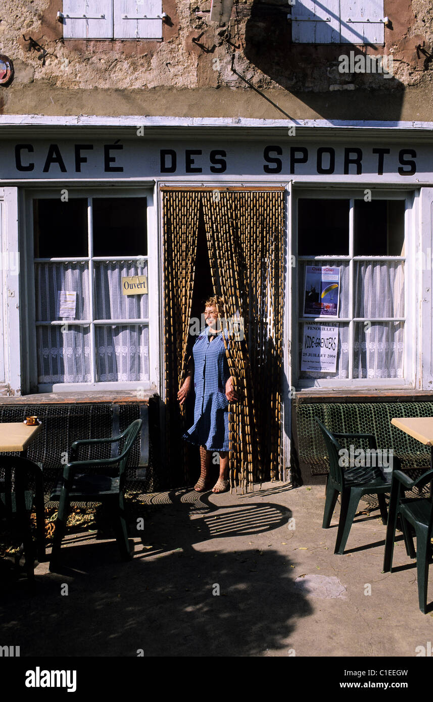 france-aude-cafe-des-sports-in-the-village-of-padern-stock-photo-alamy