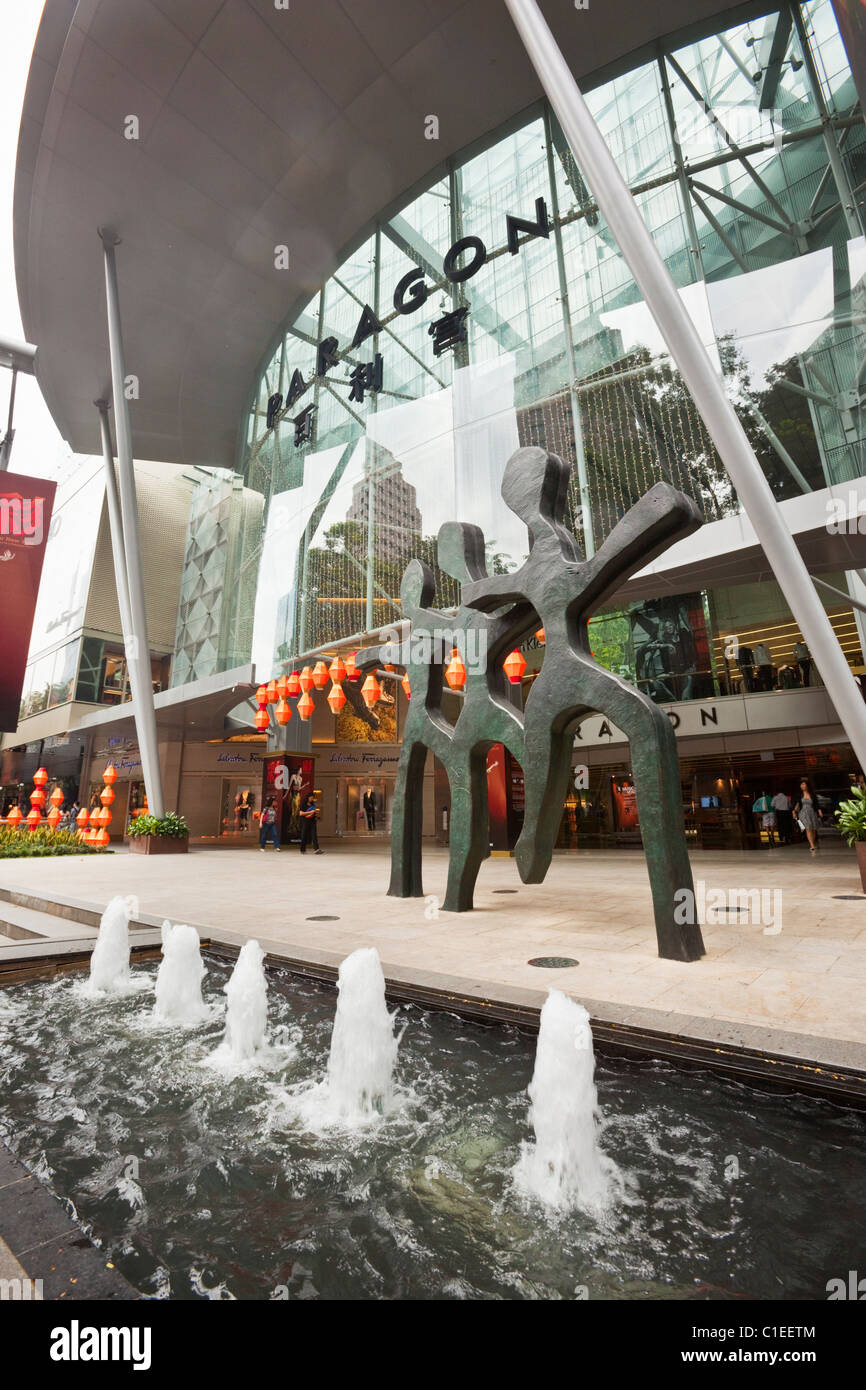 Paragon shopping centre in the popular shopping district of Orchard ...