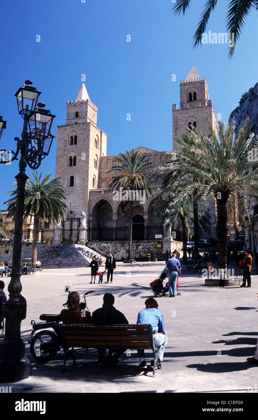 Lavae statue hi-res stock photography and images - Alamy