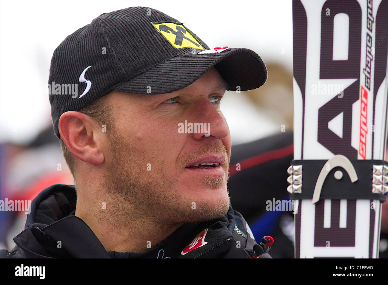 Hermann Maier looking how other racers compete Stock Photo - Alamy