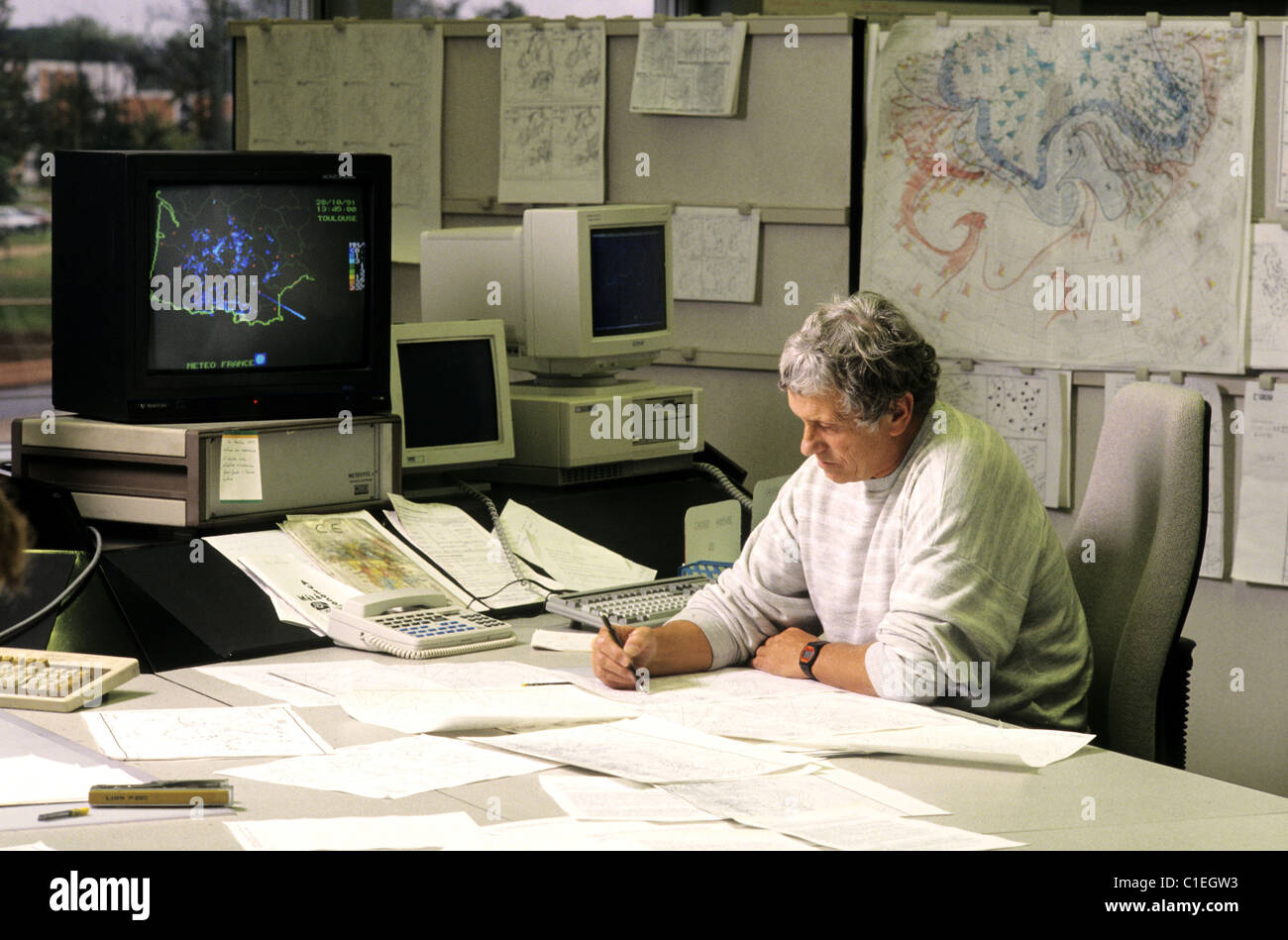 Weather forecasting room hi-res stock photography and images - Alamy