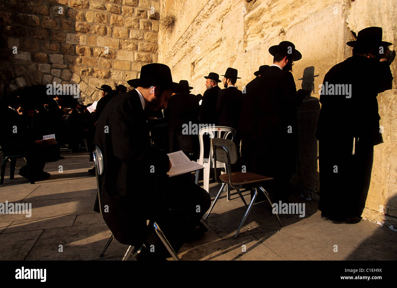 Israel, Judea region, Old Jerusalem, holy city, Hasid Jews at prayer in ...