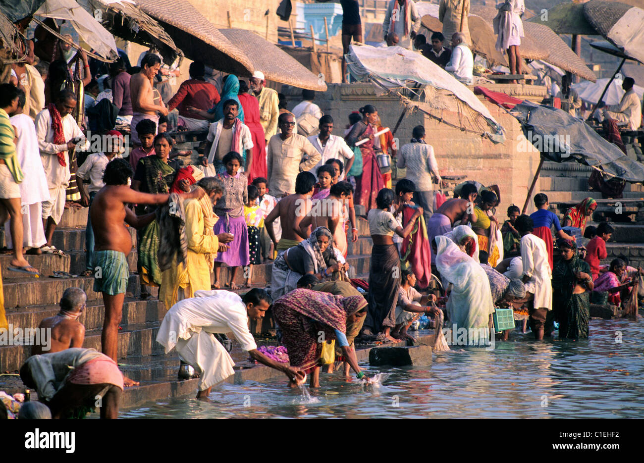 India, Uttar Pradesh, Varanasi (Benares) morning ablution in the Gange ...