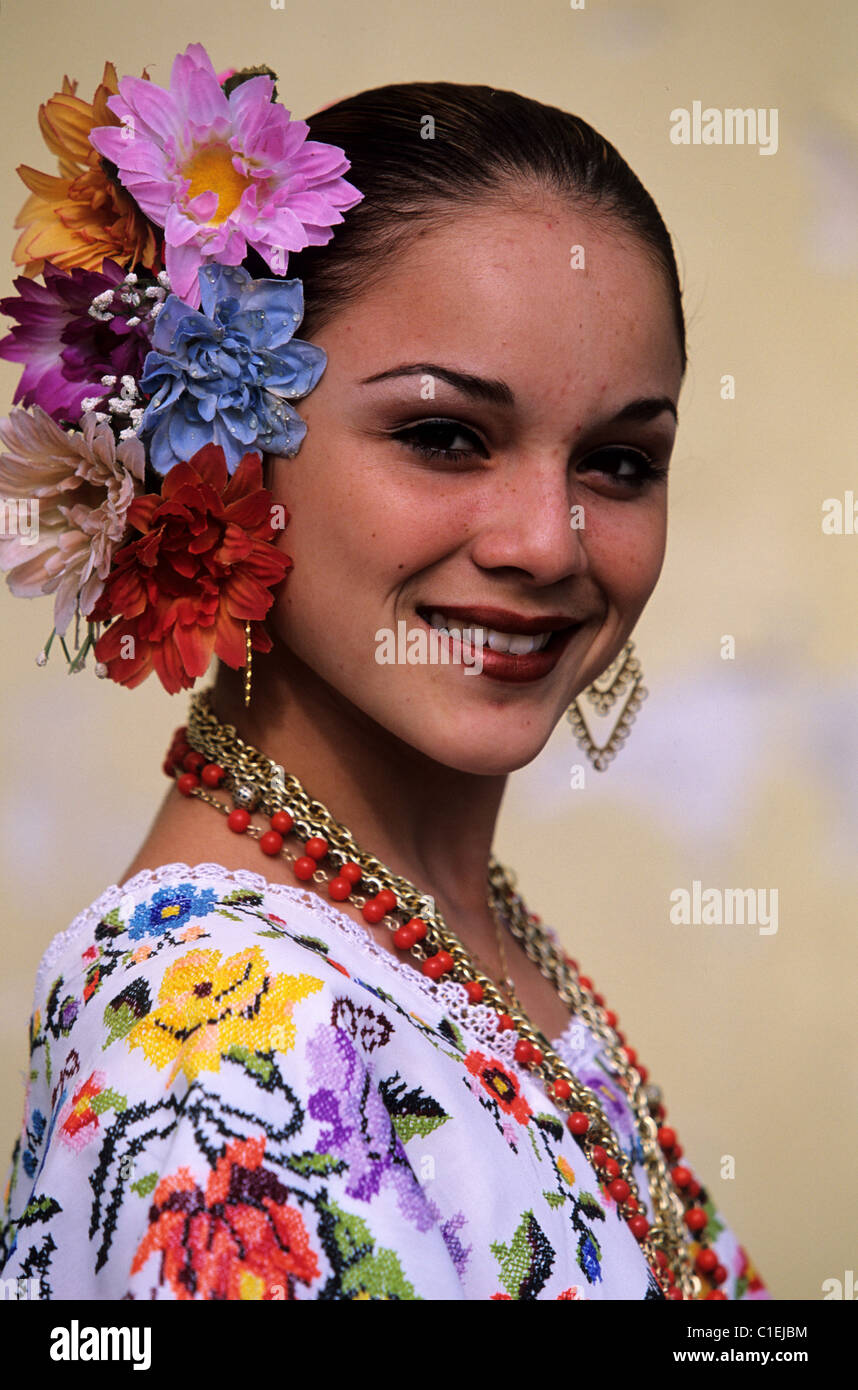 Mexico, Yucatan State, Merida, folk show dancer Stock Photo - Alamy
