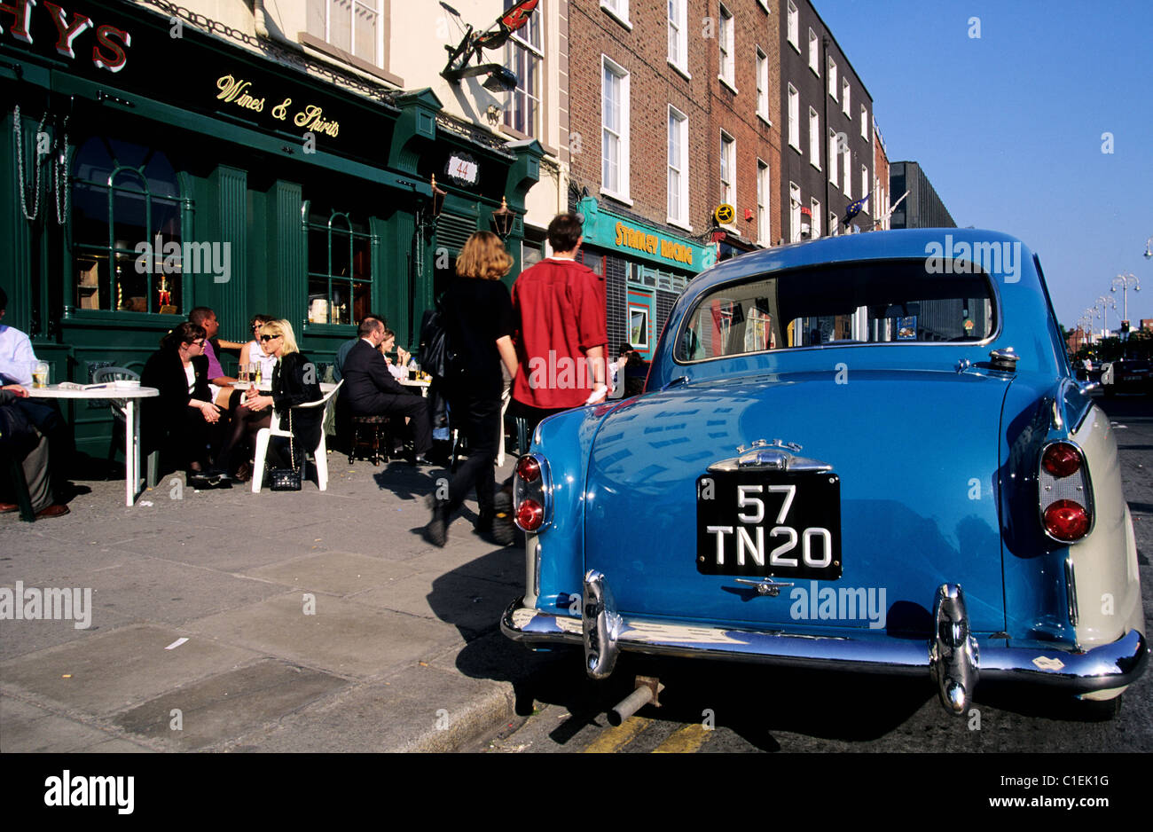 Baggot street car hi-res stock photography and images - Alamy