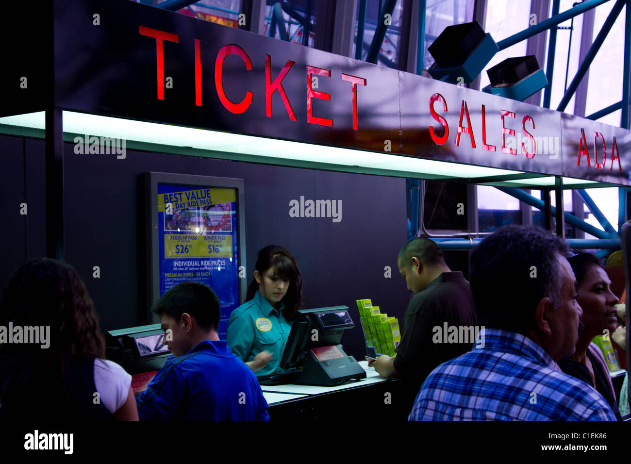 Ticket sales hi-res stock photography and images - Alamy