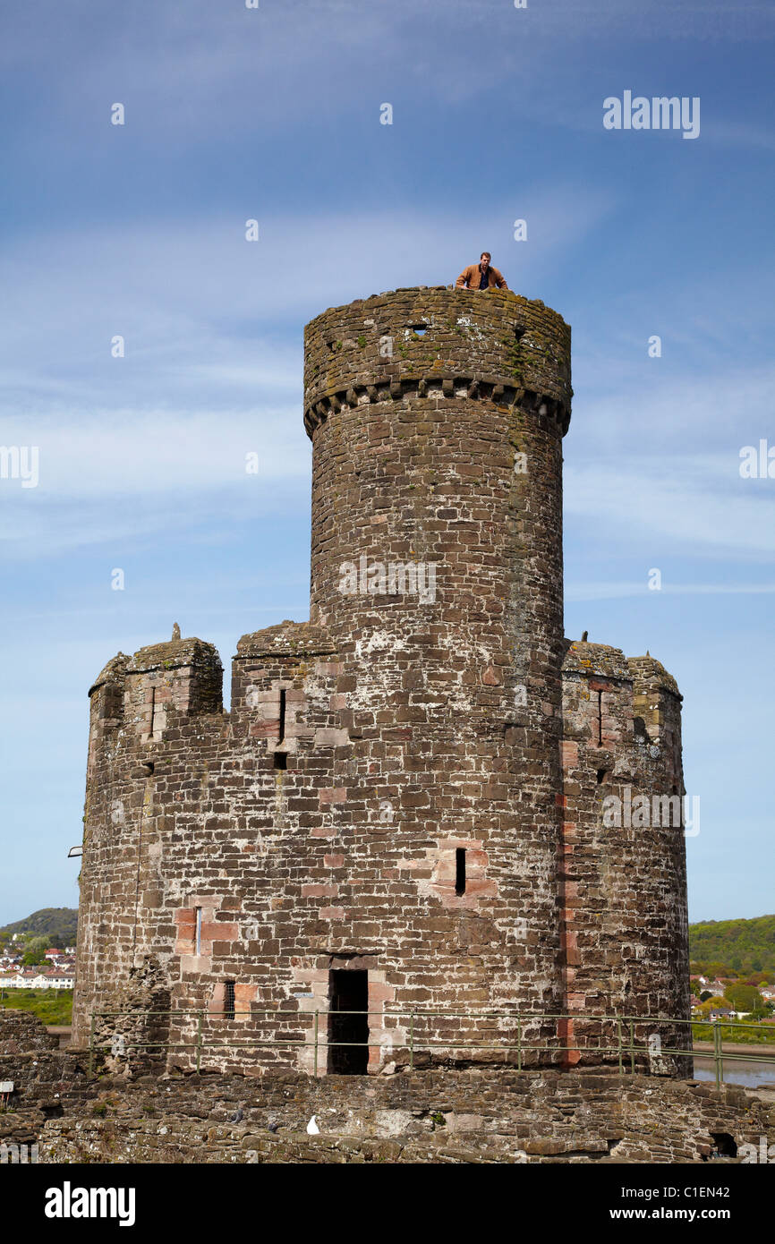 Run down medieval castle ruins hi-res stock photography and images - Alamy