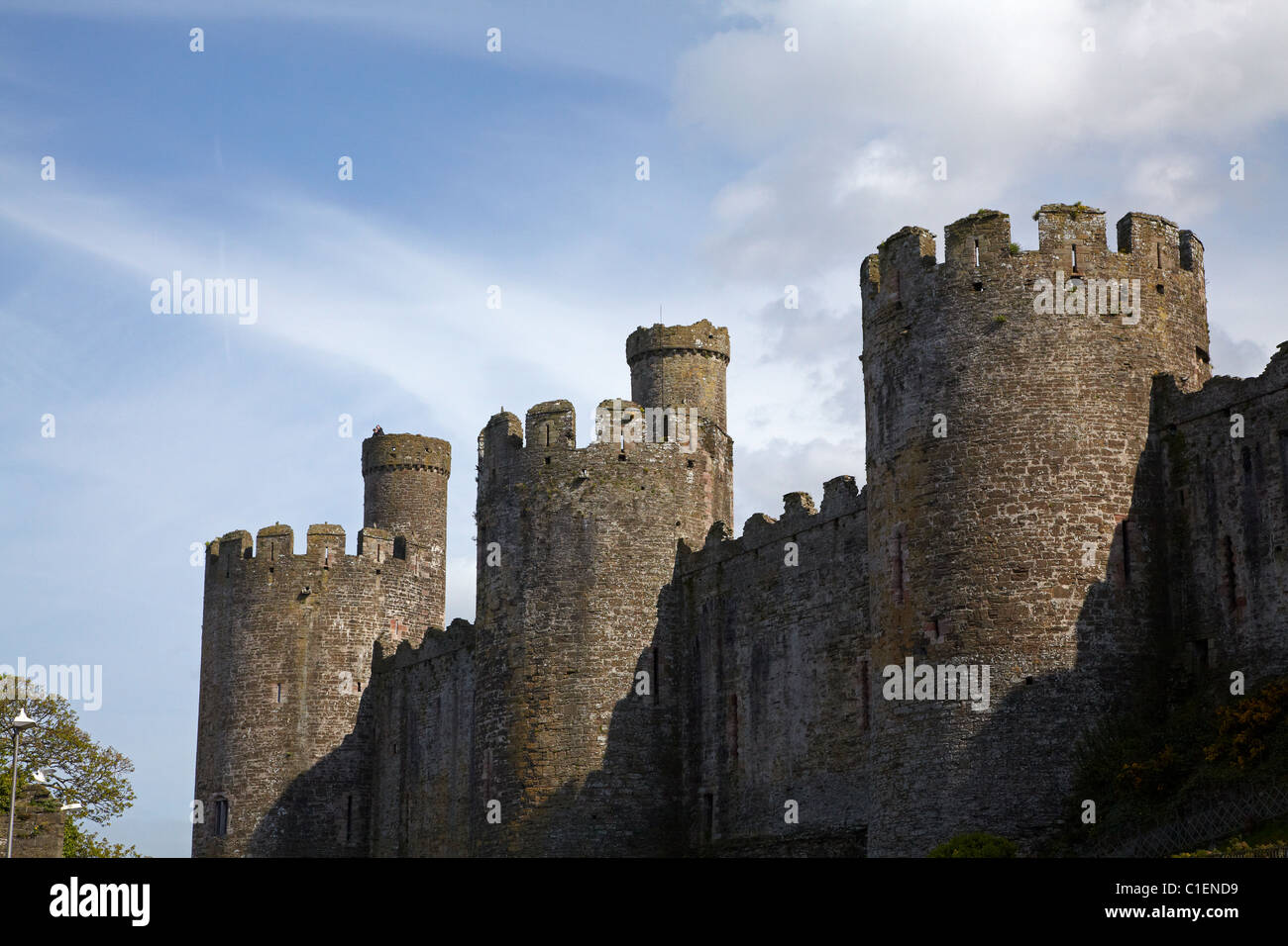 Run down medieval castle ruins hi-res stock photography and images - Alamy