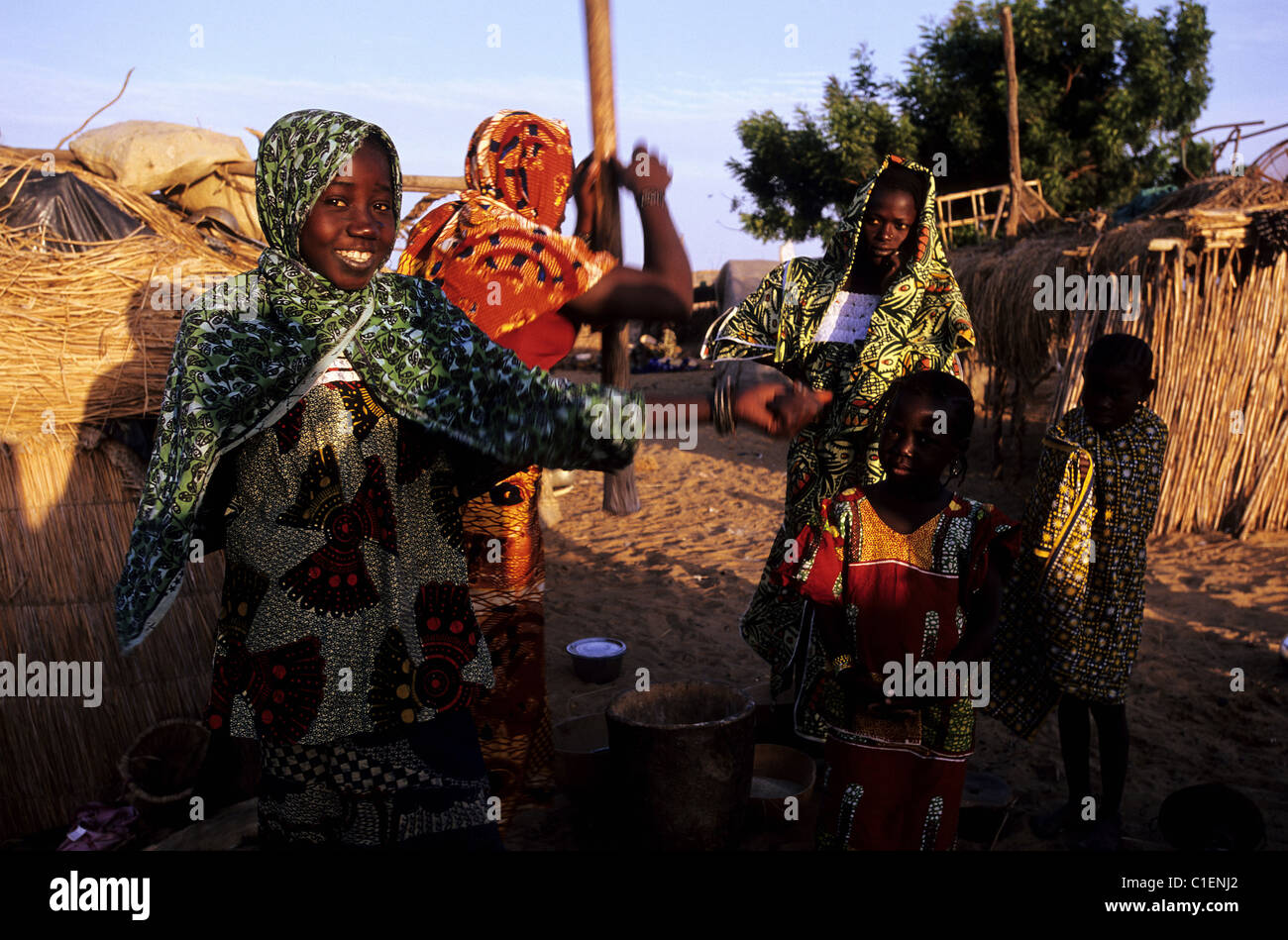 Mali, women of bozo ethnic group living on the banks of the Niger river ...