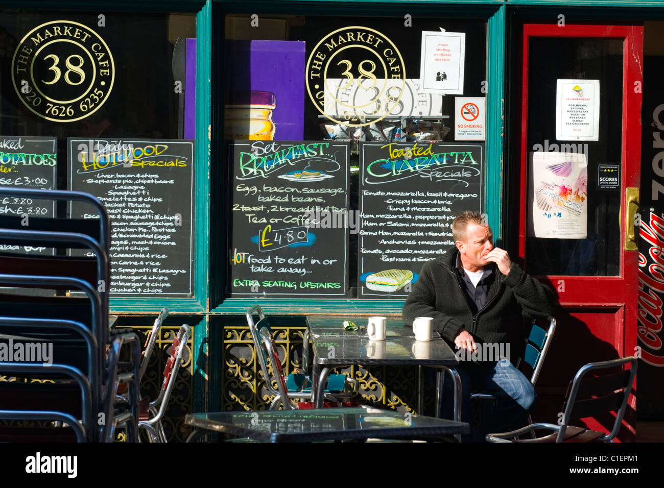Man smoking table restaurant hi-res stock photography and images - Alamy