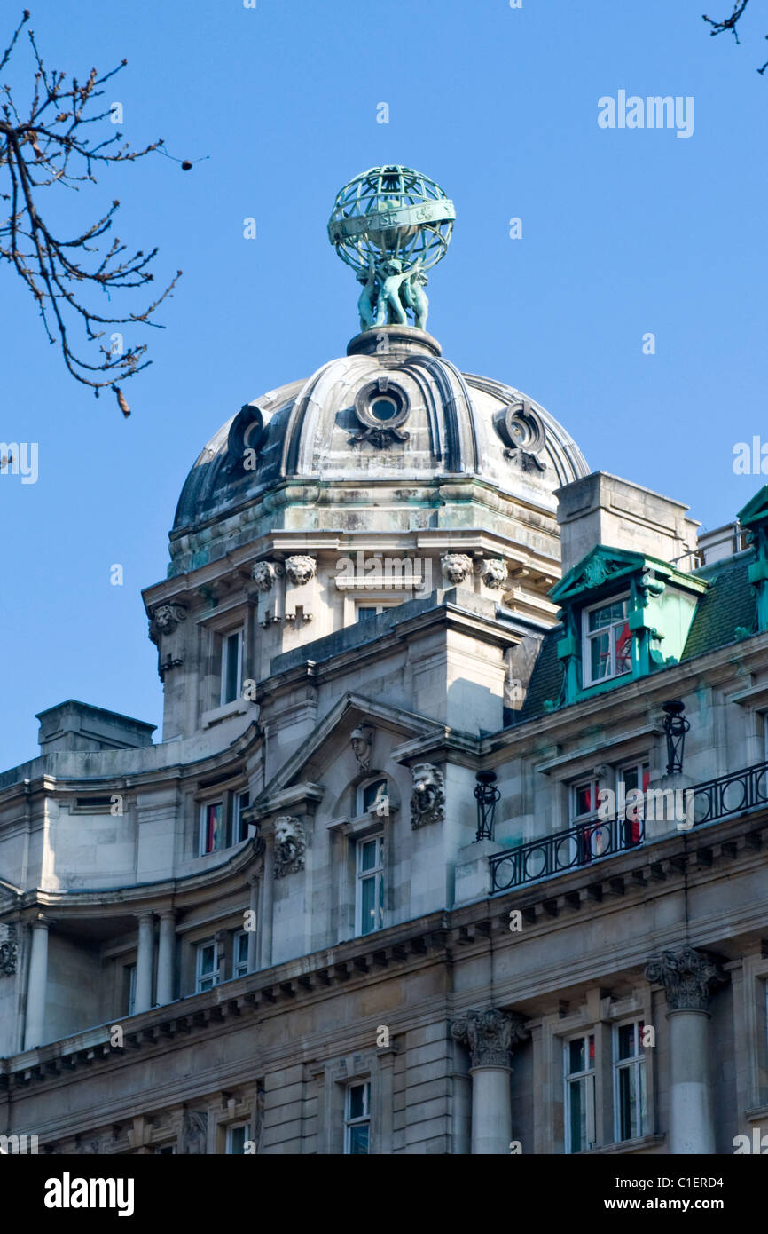 London lion roof hi-res stock photography and images - Alamy