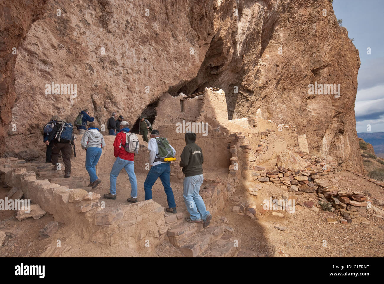 Arizona cliff dwelling indian hi-res stock photography and images - Alamy
