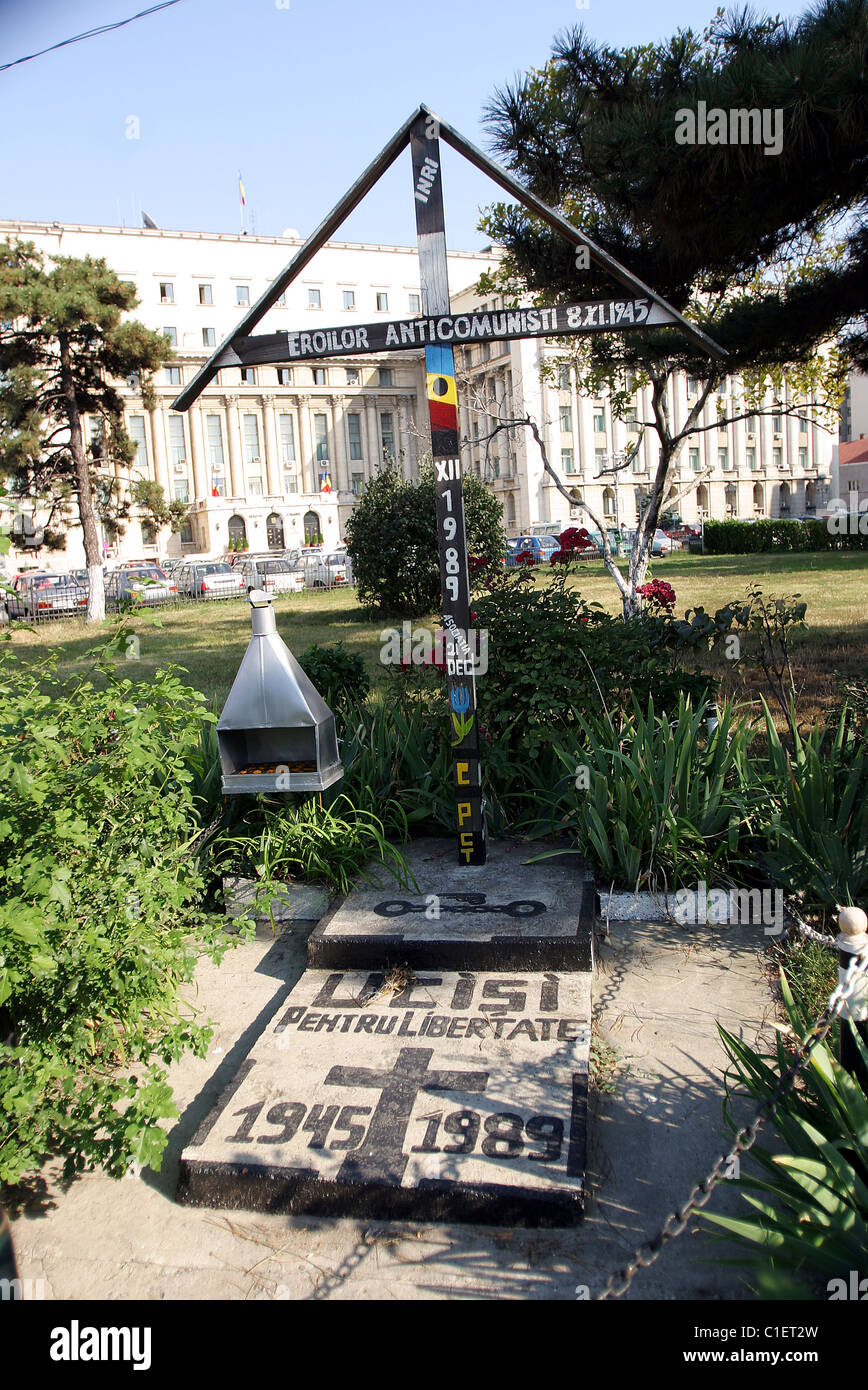 Romania, Bucharest, the Senate, Revolution square Stock Photo - Alamy