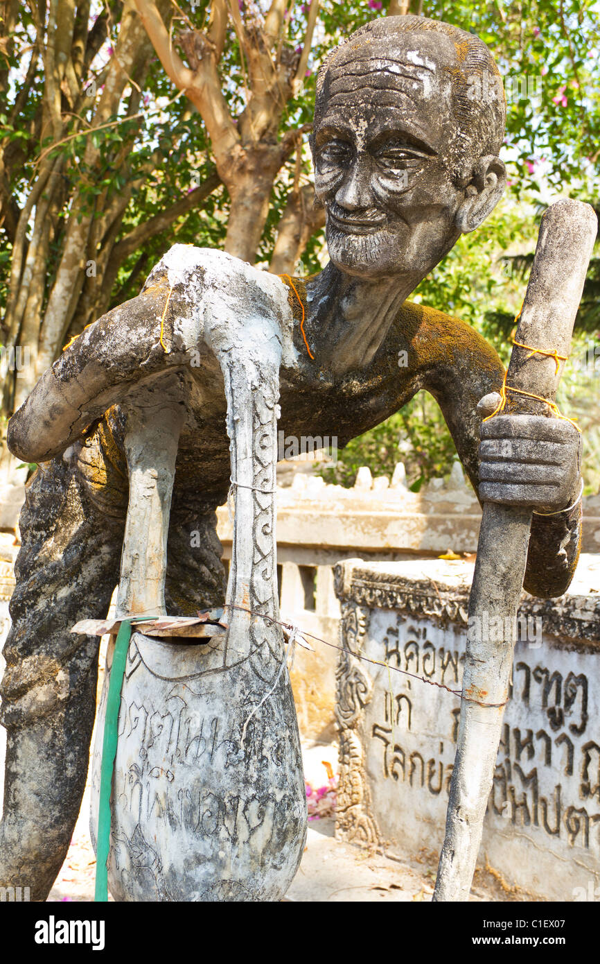 Old man statue hi-res stock photography and images - Alamy