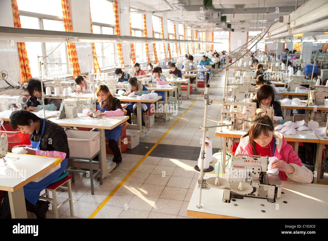 China Garment Factory worker production Stock Photo - Alamy