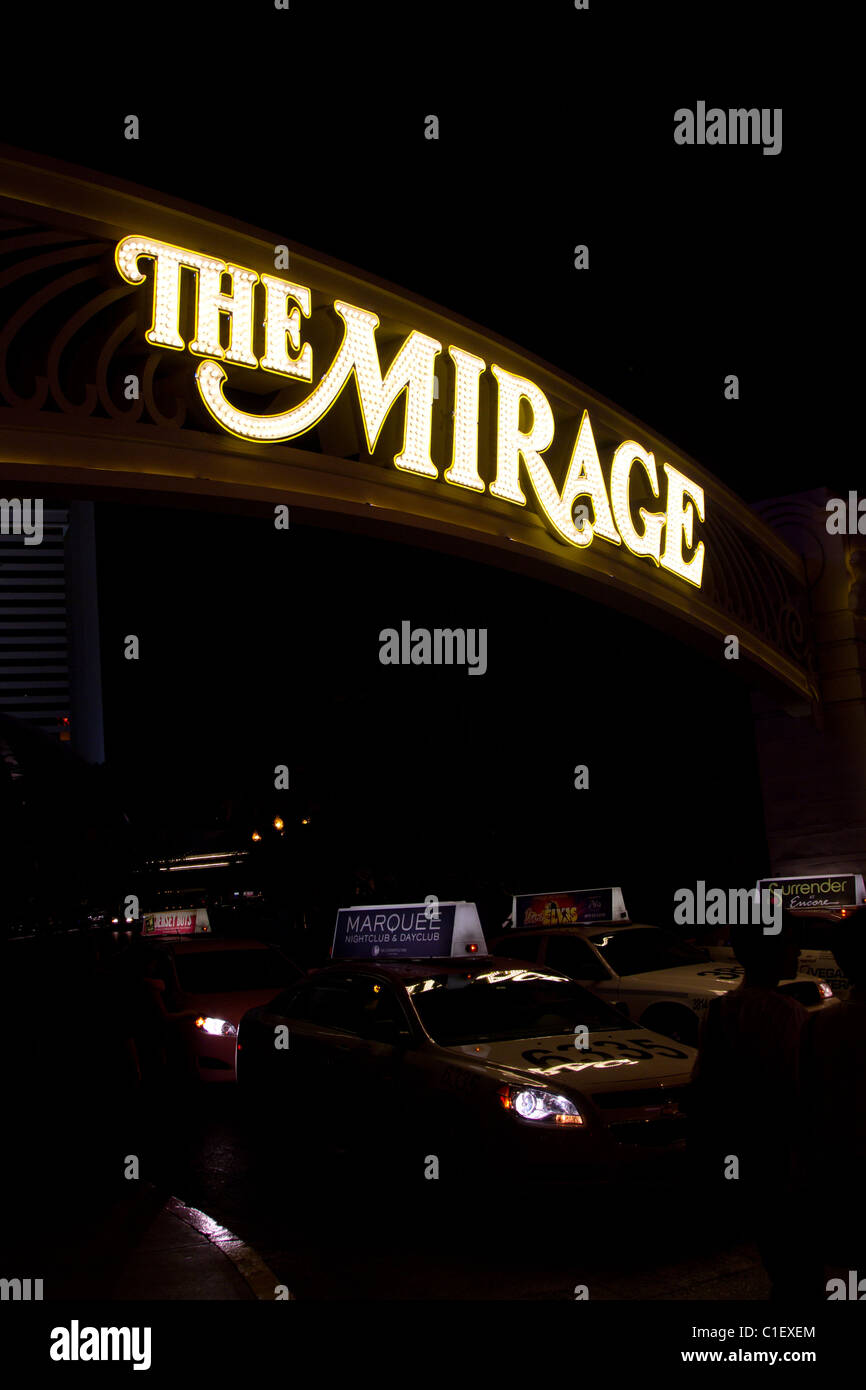 mirage las vegas night sign Stock Photo - Alamy