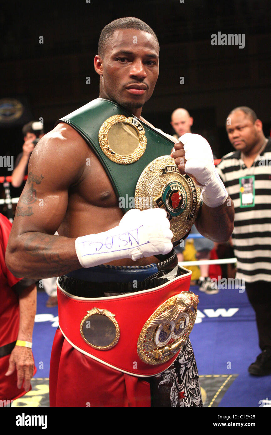 Chad Dawson retains his light heavyweigh IBF/IBO title defeating The ...